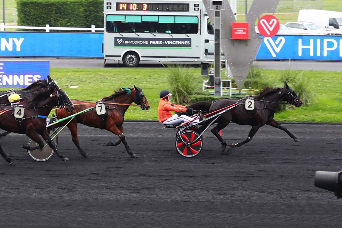 Arrivée du Quinté Prix de Bourigny, jeudi, à Vincennes. Débuts en ...
