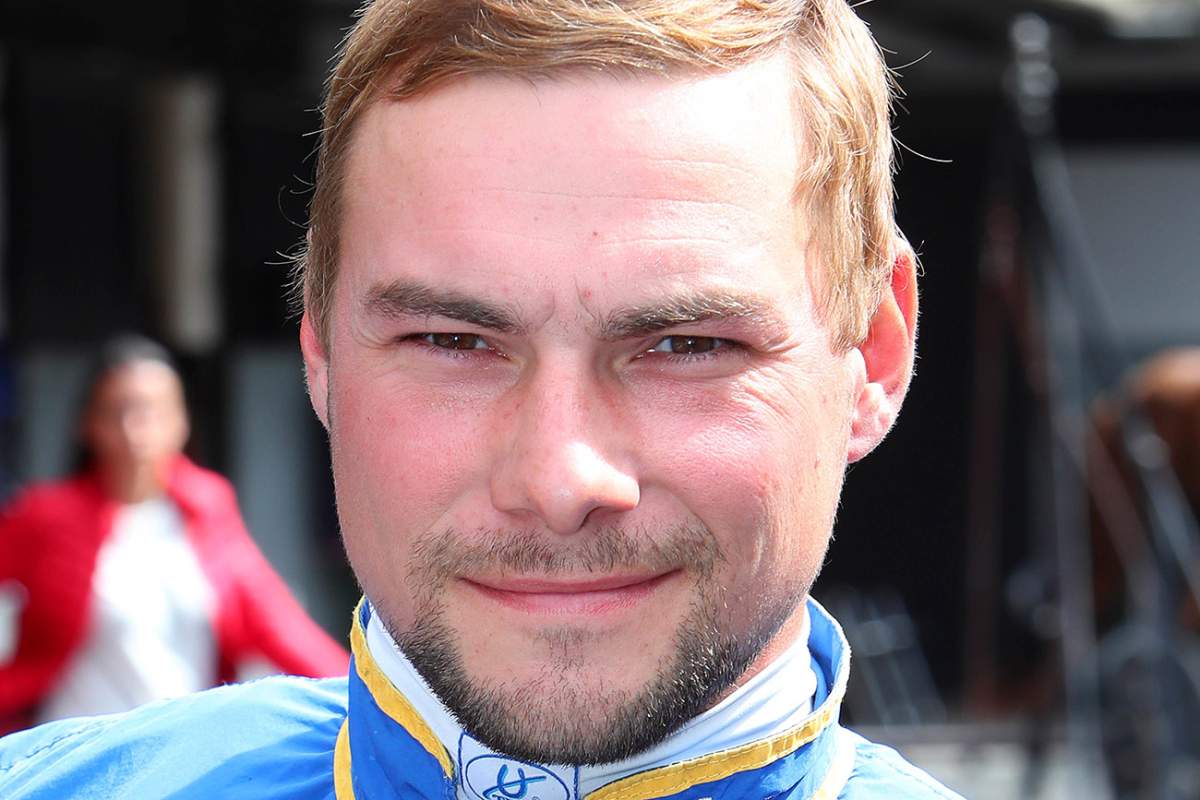 Interview pmu, lundi 24/03/2025 au Croisé-Laroche (R-4). Gert Sucaet ...