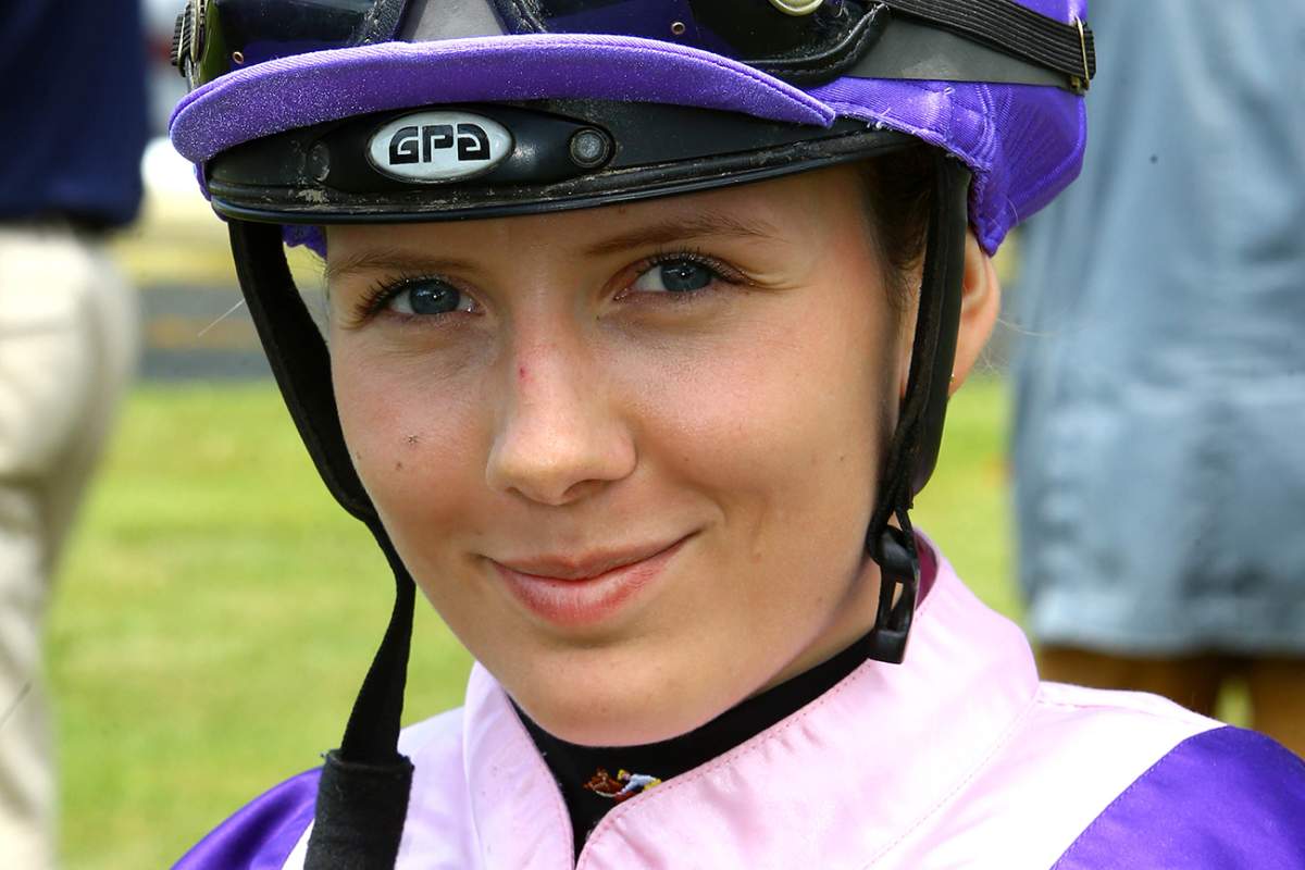 Clara CORNET - La fiche du Jockey - CANALTURF