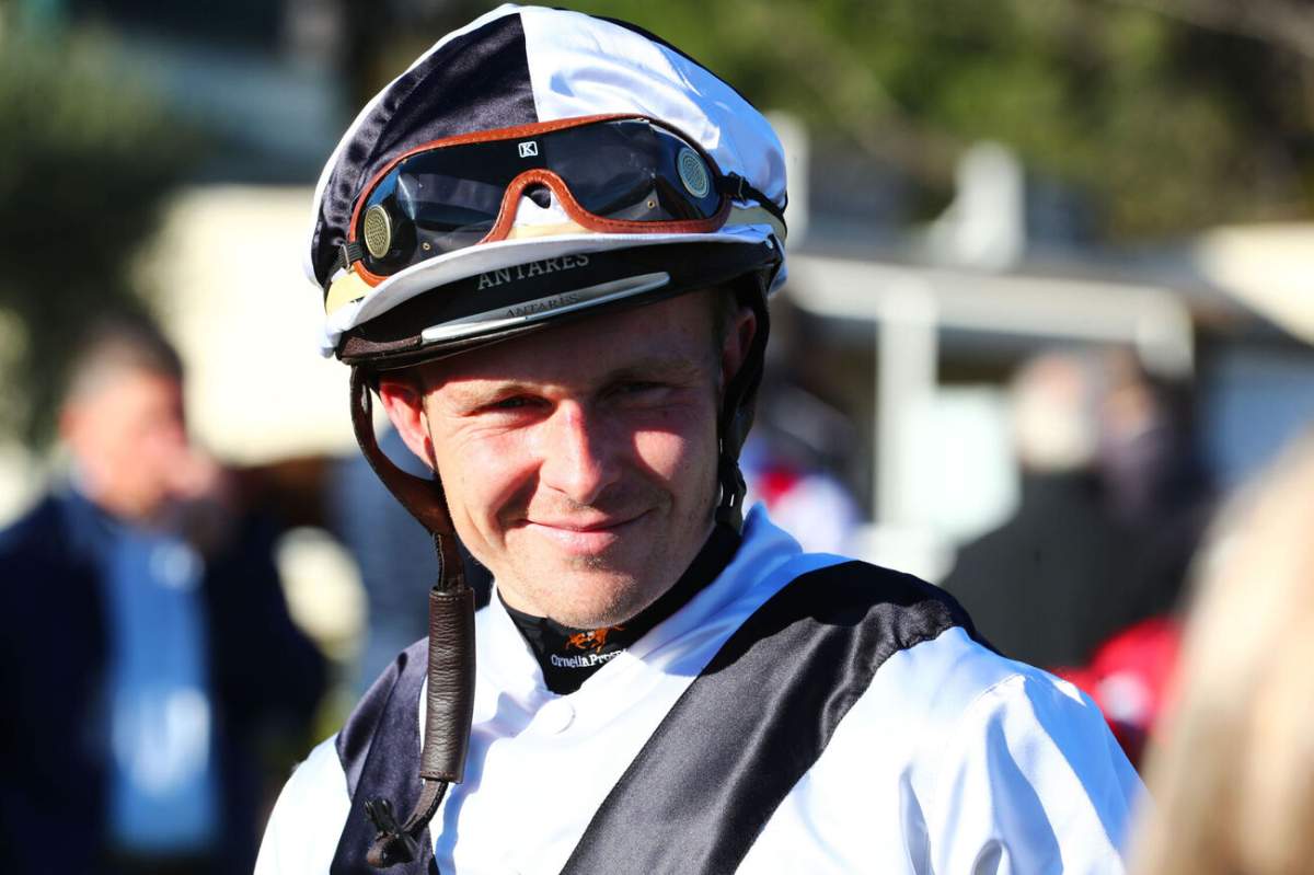 Adrien MERIENNE - La fiche du Jockey - CANALTURF
