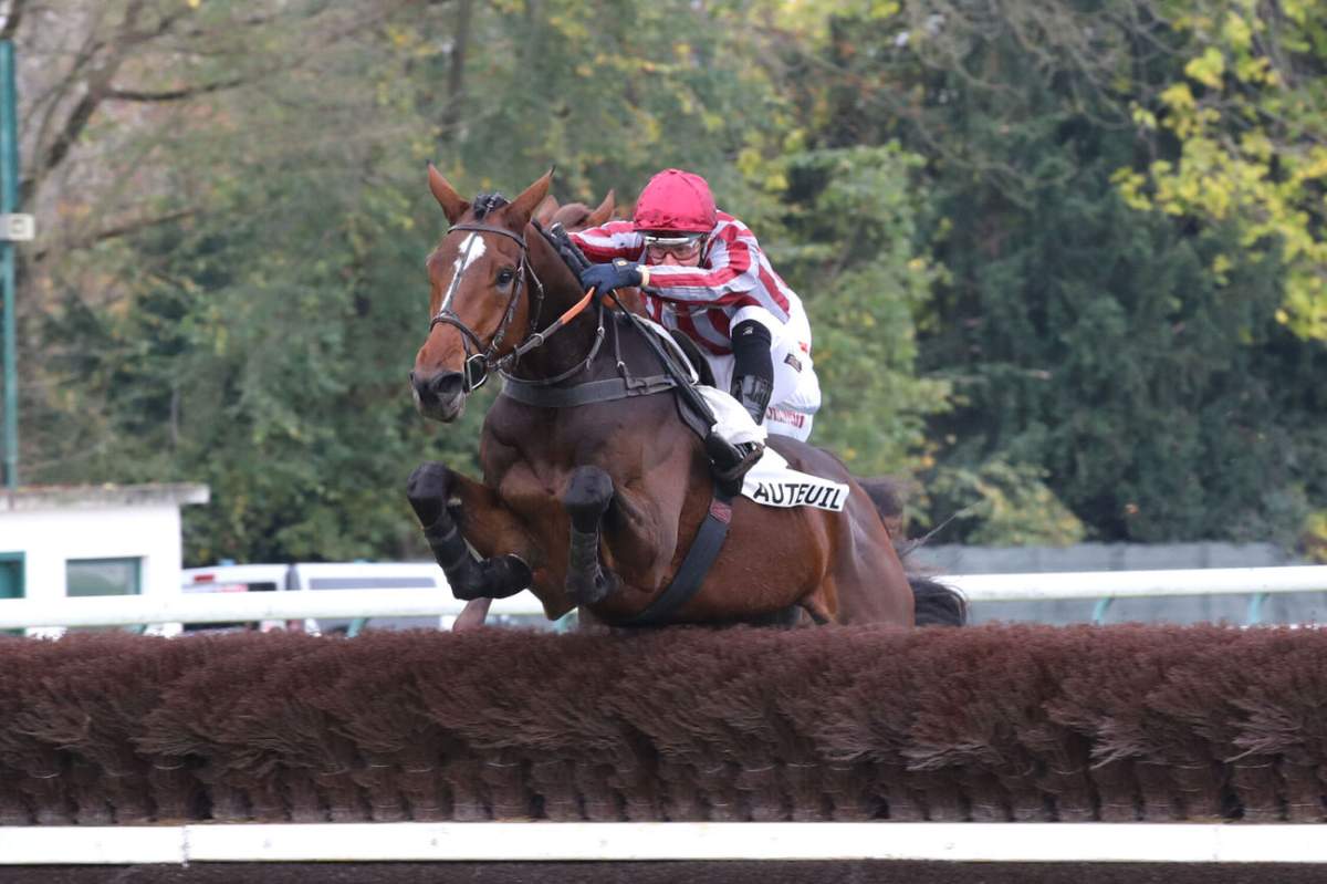 Arrivée du Prix Juigné (Gr.III), lundi, à Auteuil. SAIN D'ESPRIT, ou le ...